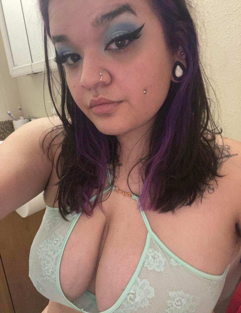 Bow down | Scrolller