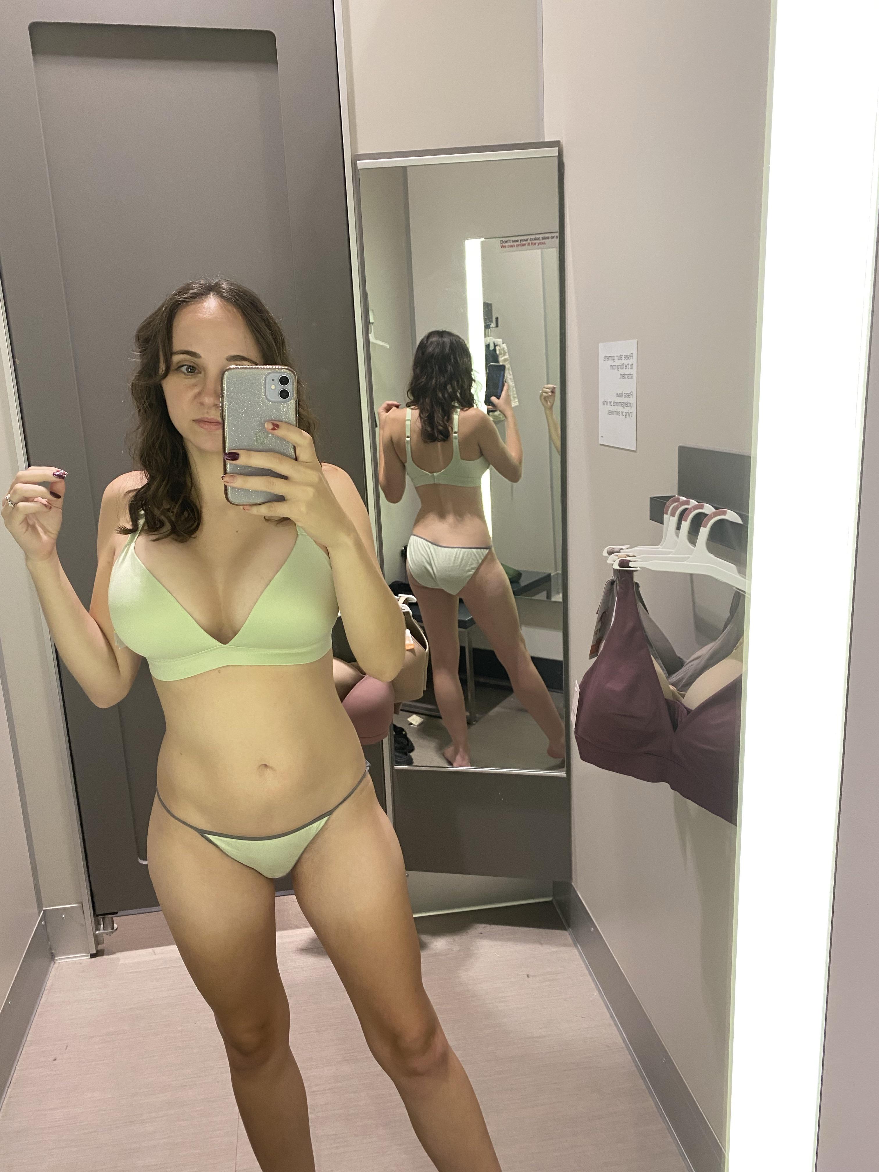 Come bra shopping with me | Scrolller