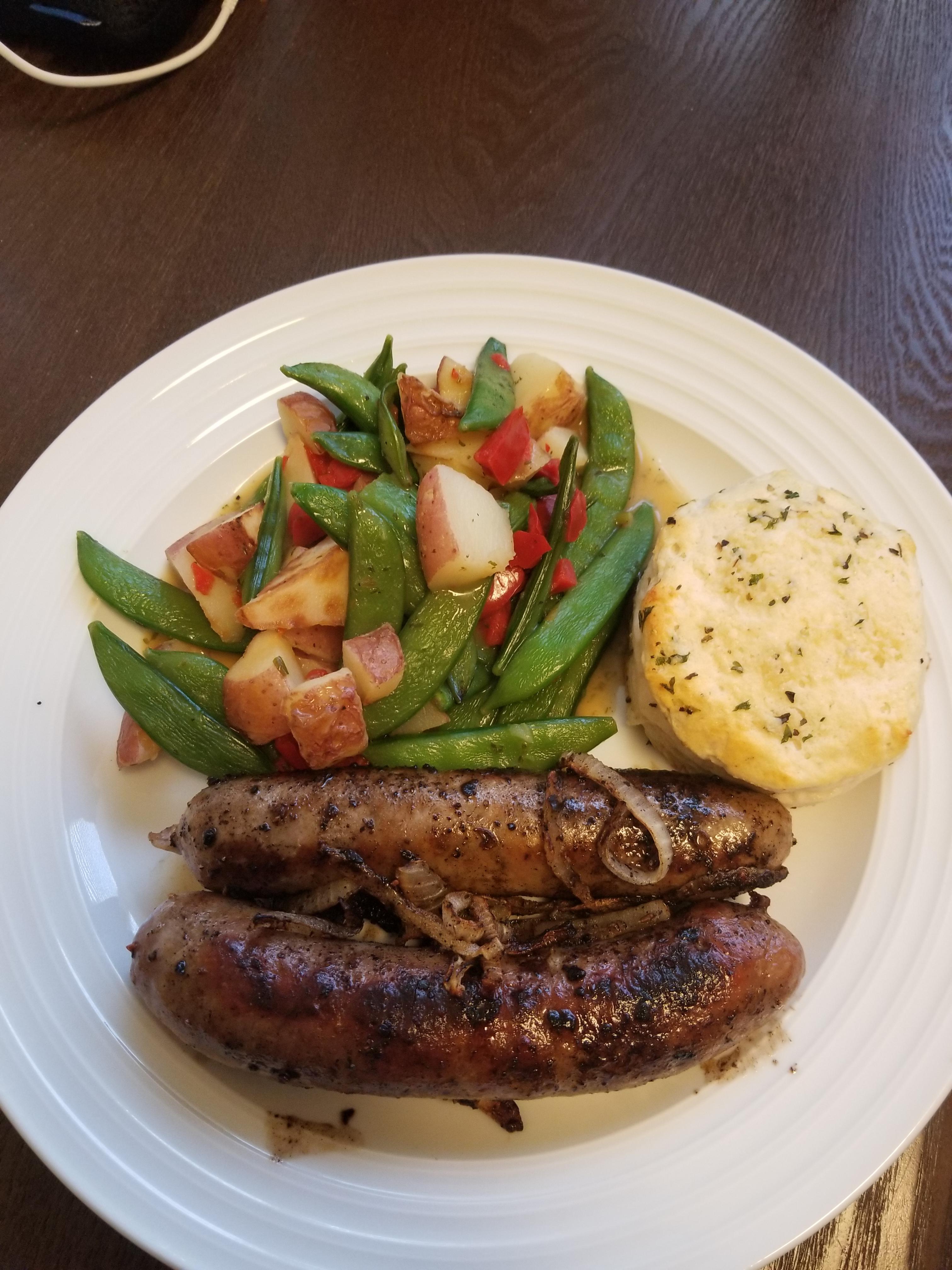 Brats and garlic biscuits | Scrolller