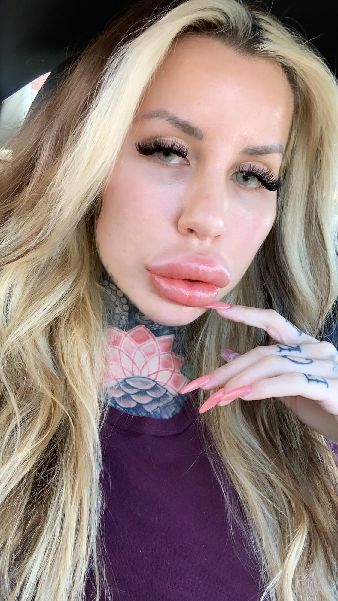 Bratz doll 👄 | Scrolller