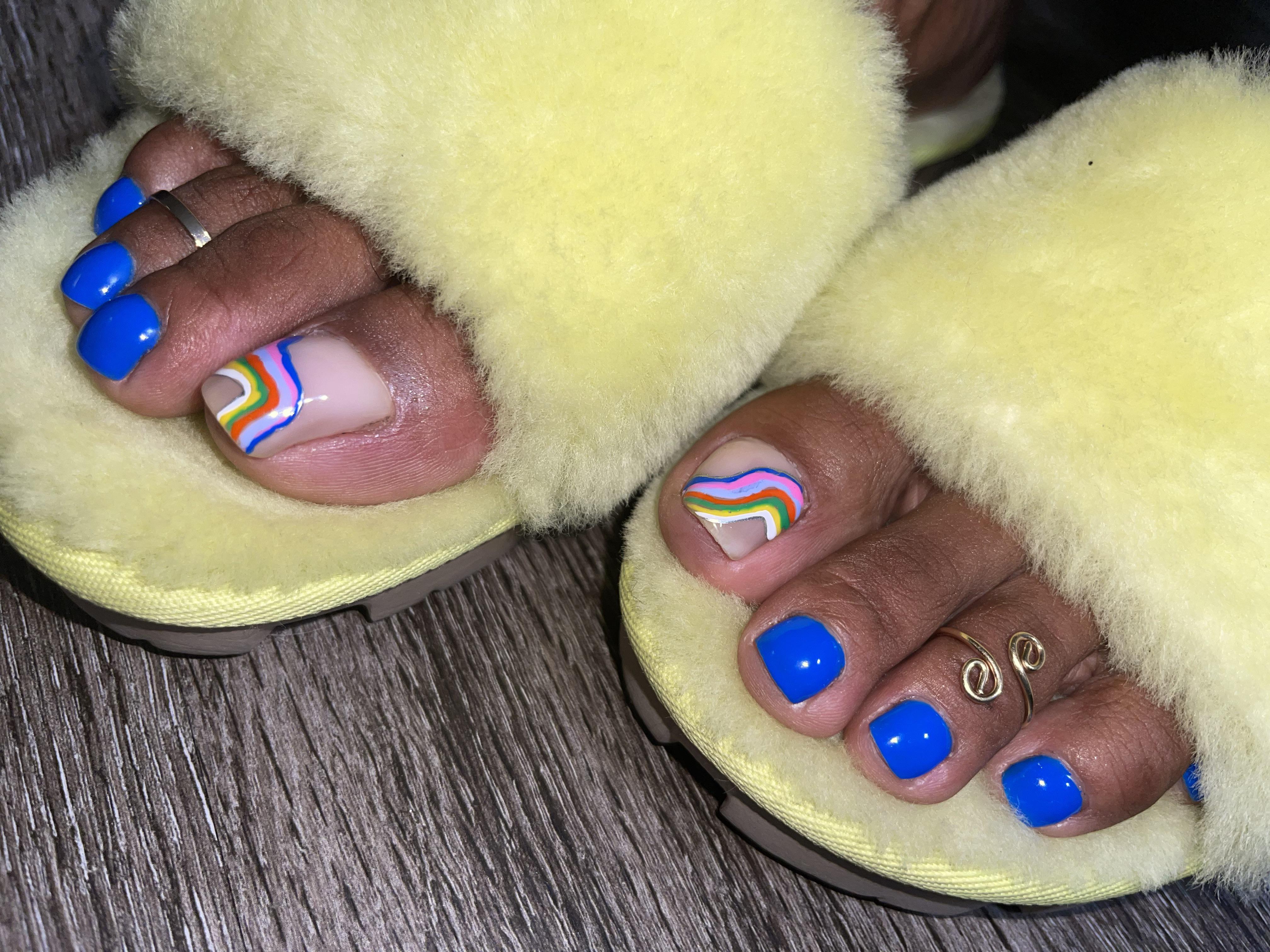 Bright & Bold | Scrolller