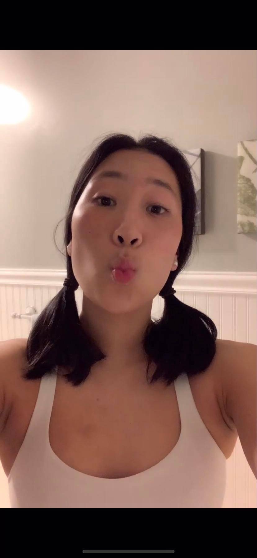 Bringing back the duck face 🦆 | Scrolller