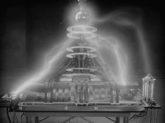 Bringing the robot to life in Metropolis (1927) | Scrolller