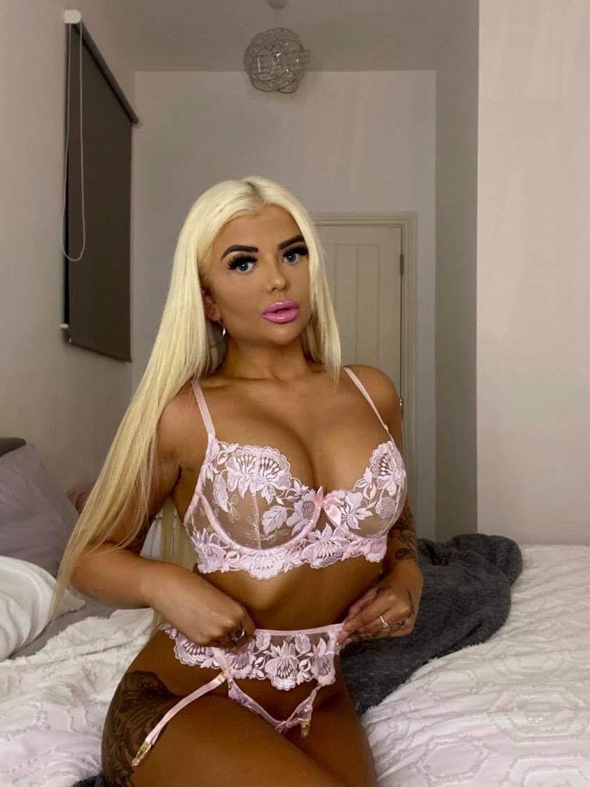 Britain’s sluttiest blonde 😉 | Scrolller