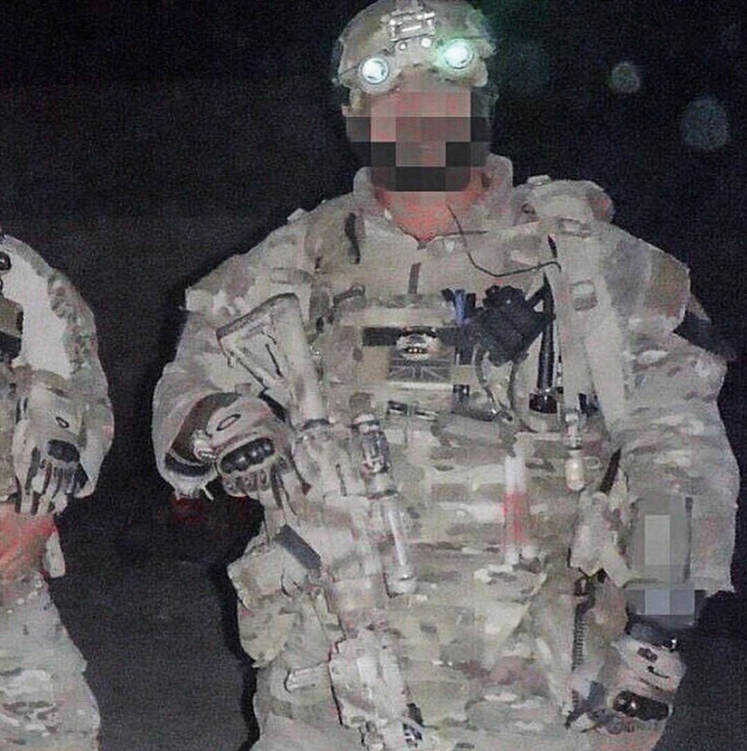 British 22 SAS operator pictured here during night time raids 🇬🇧 via: 22smokinAces | Scrolller