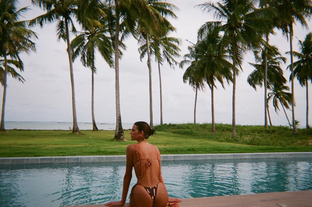 Bruna 🖤 | Scrolller