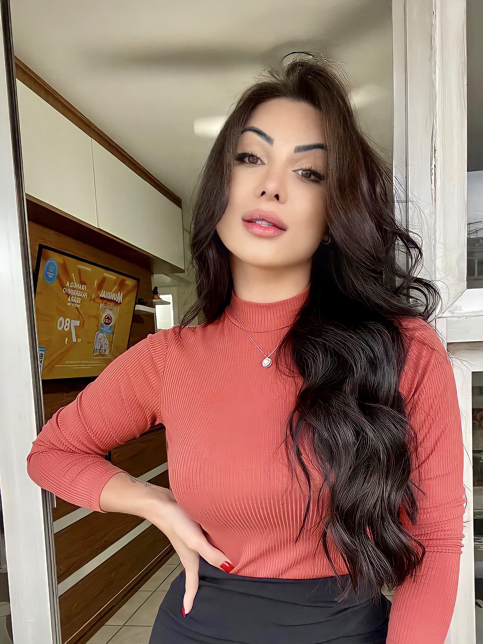 Bruna Mendonca | Scrolller