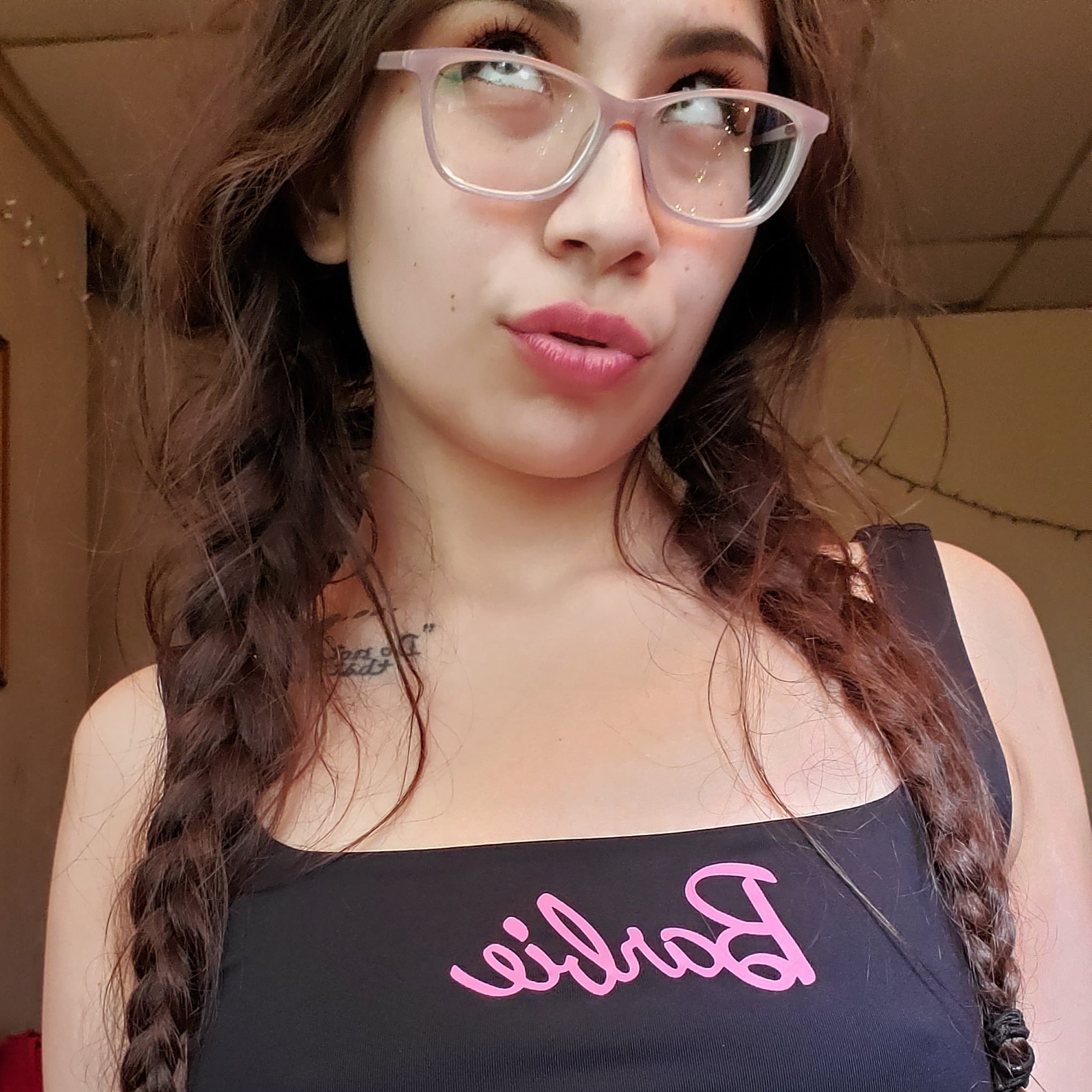 "Brunette barbie, UwU." 😂 | Scrolller