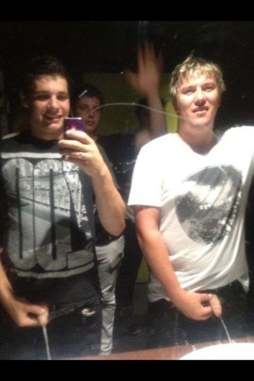 Buddies flash | Scrolller