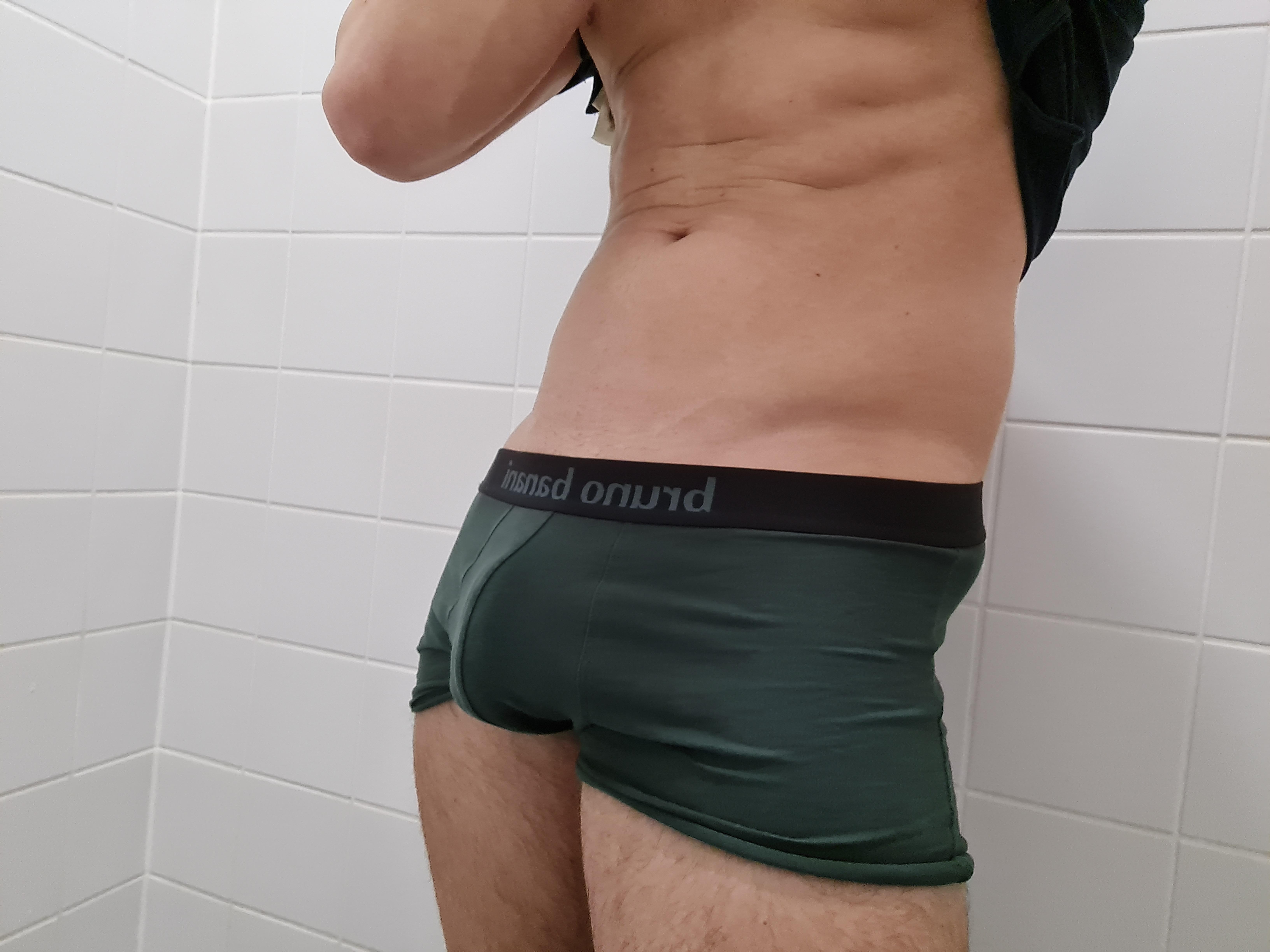 Bulge at work | Scrolller