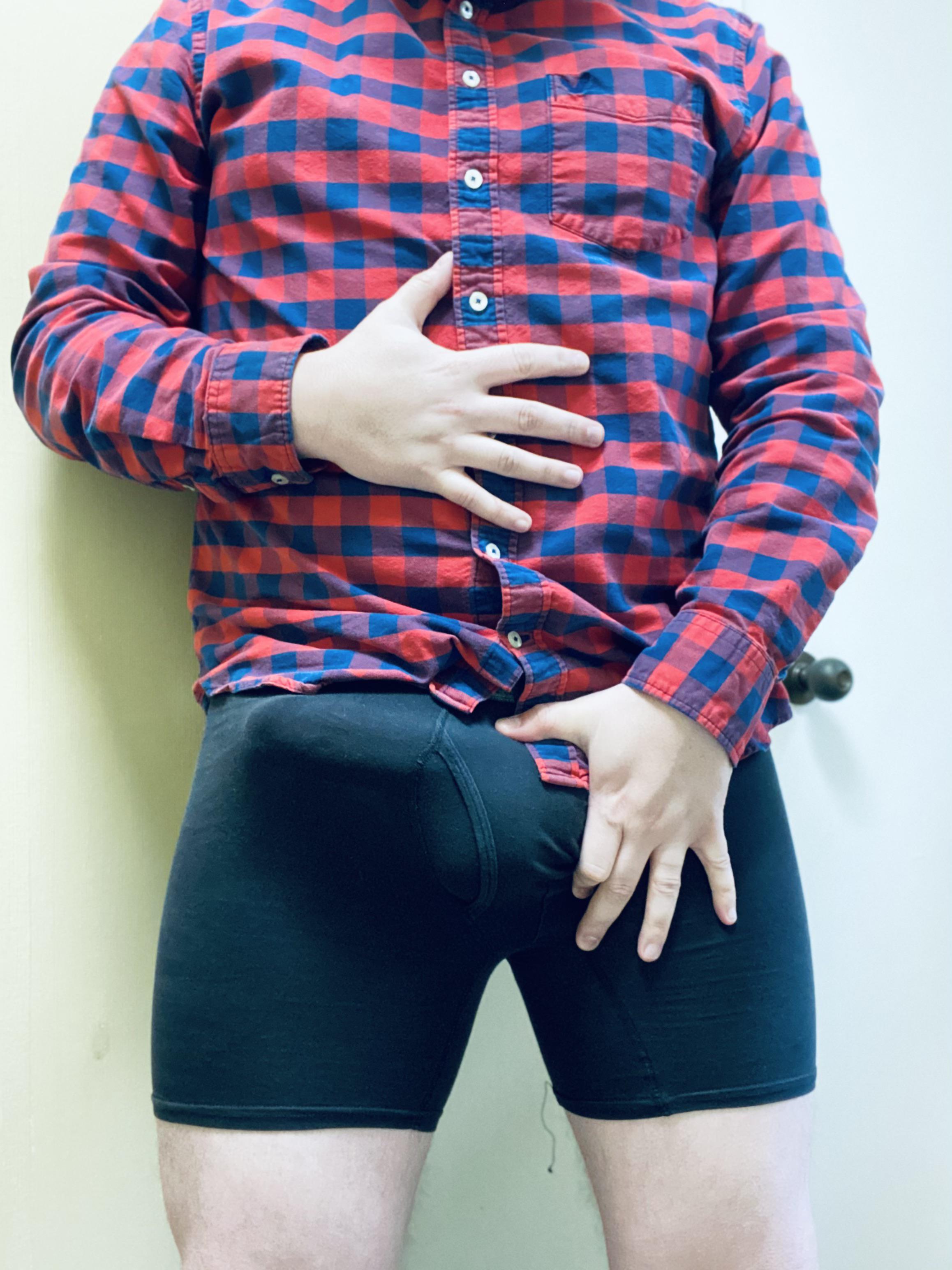 Bulge, flannel and hands. | Scrolller