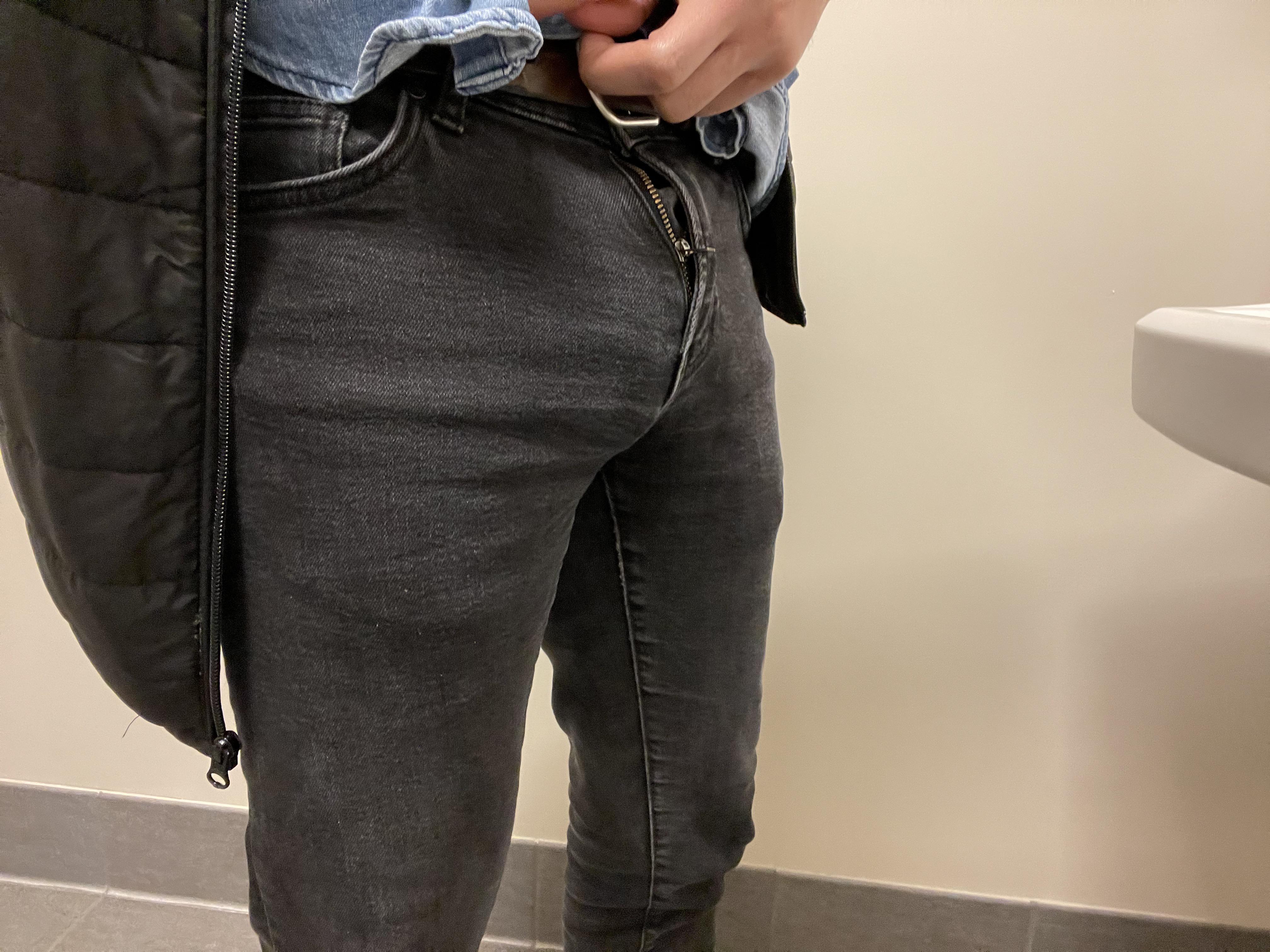 Bulging Out Of My Work Uniform π³ Scrolller