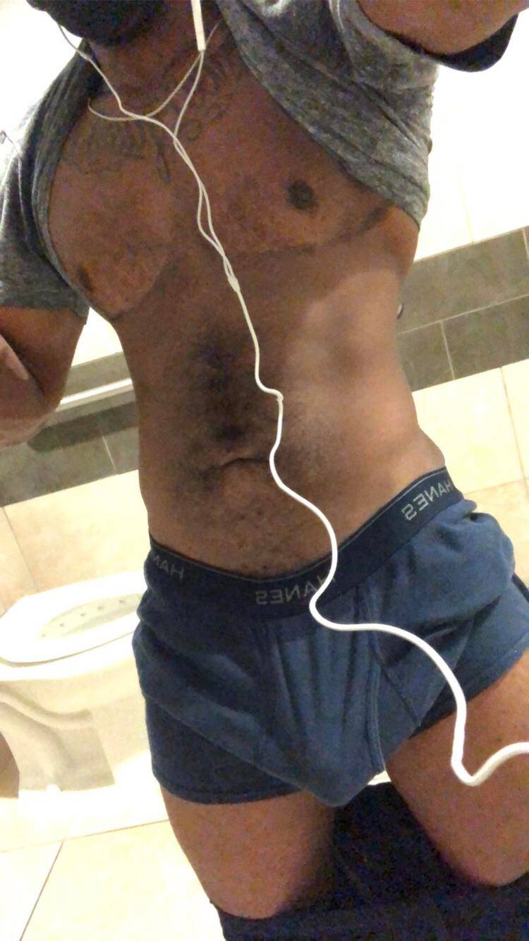 Bulking meets bulge 🖤[TM] | Scrolller