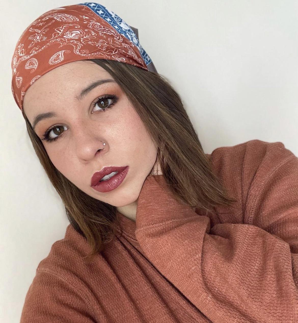 Burgundy lip | Scrolller