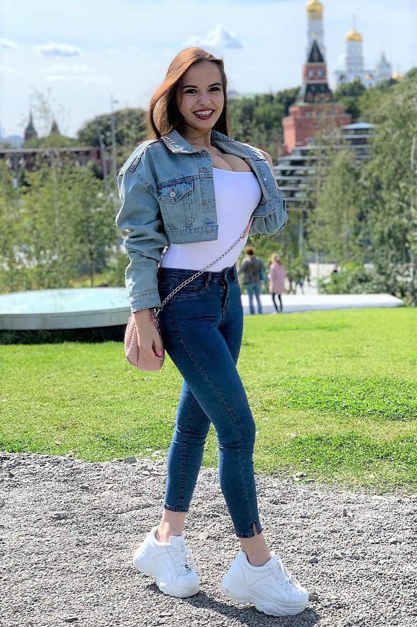 Bursting | Scrolller