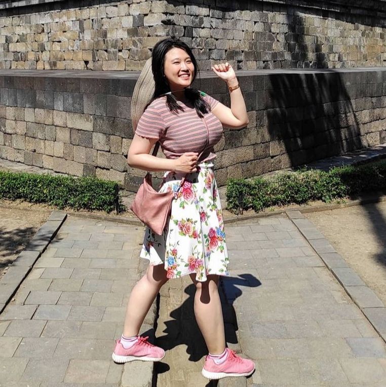 Busty asian | Scrolller