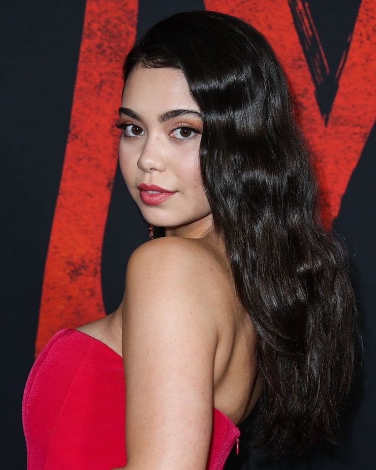 Busty Aulii Cravalho Looking Beautiful As Always Scrolller