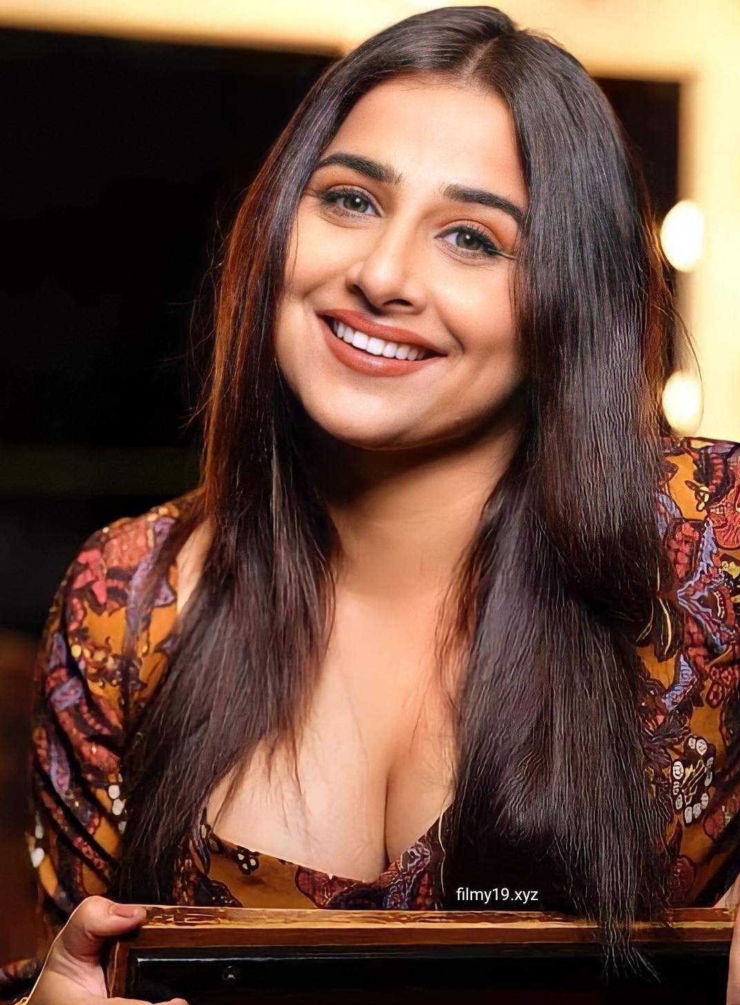 Busty babe vidya | Scrolller