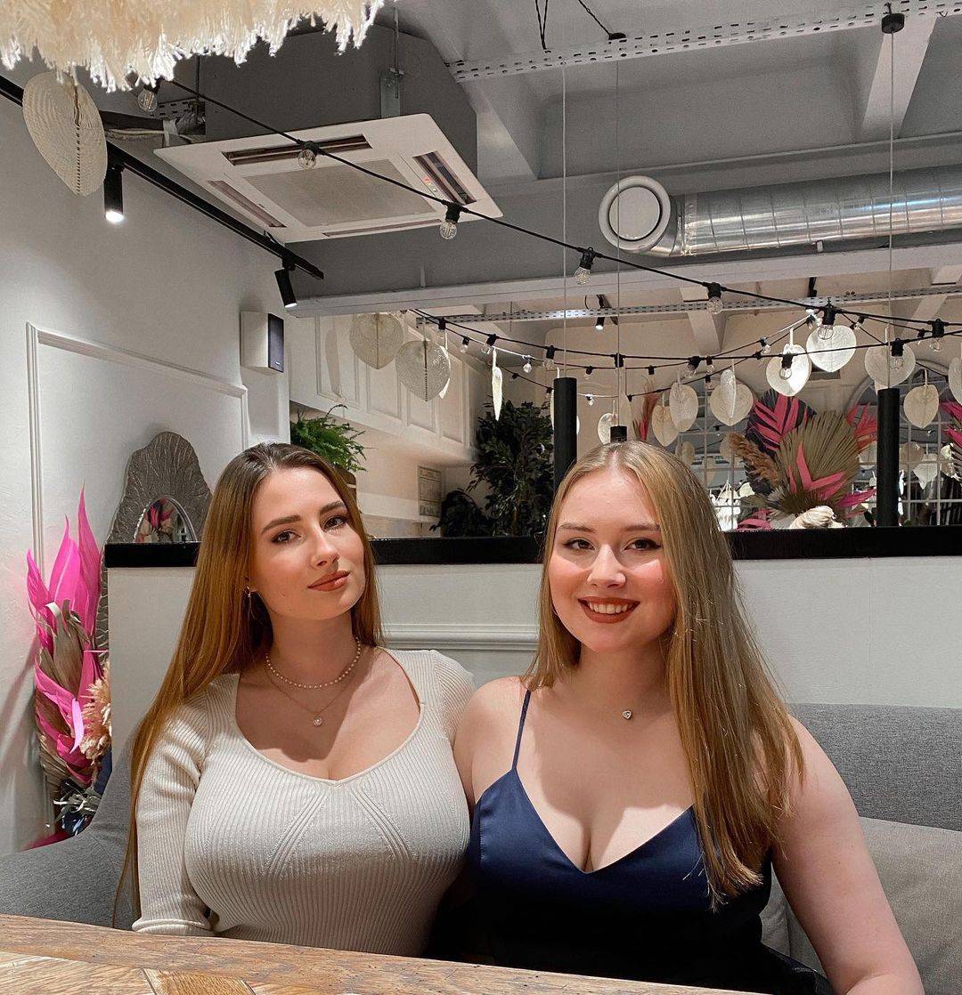 Busty friend | Scrolller