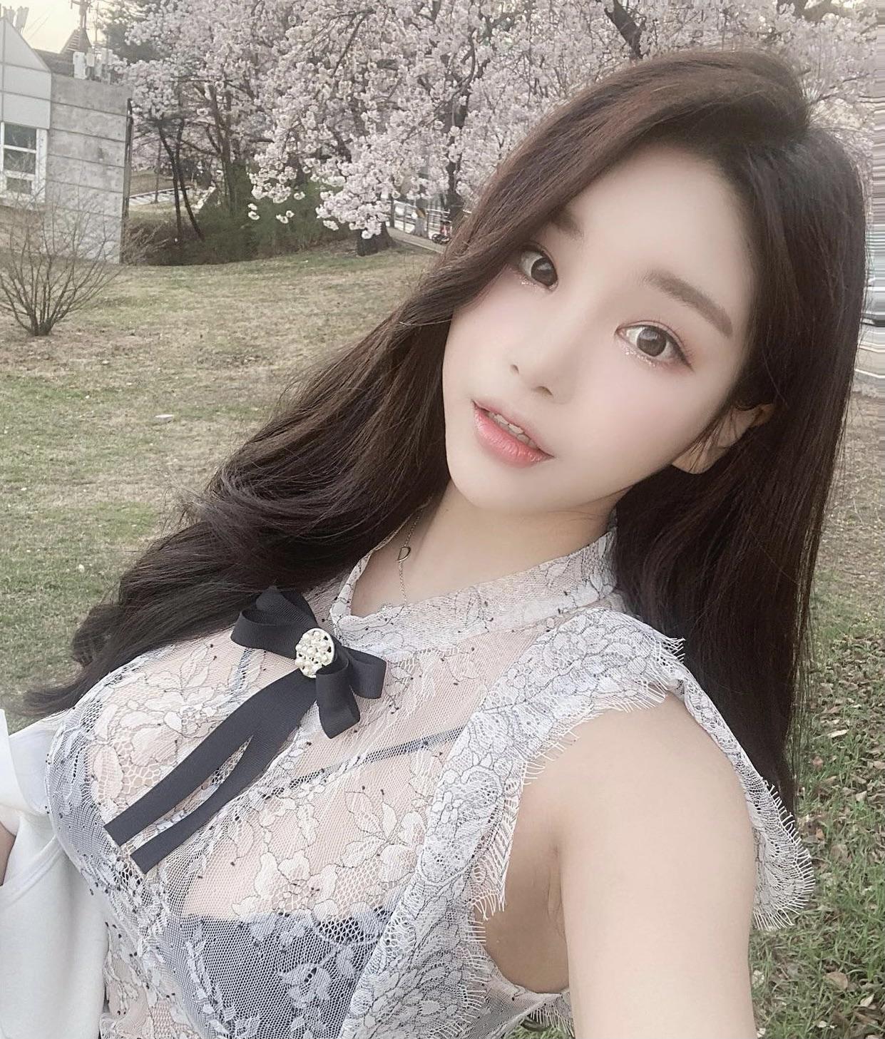 Busty Teen from Seoul | Scrolller