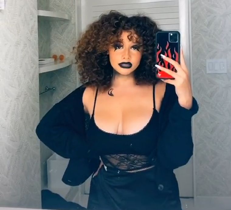 Busty Witch | Scrolller