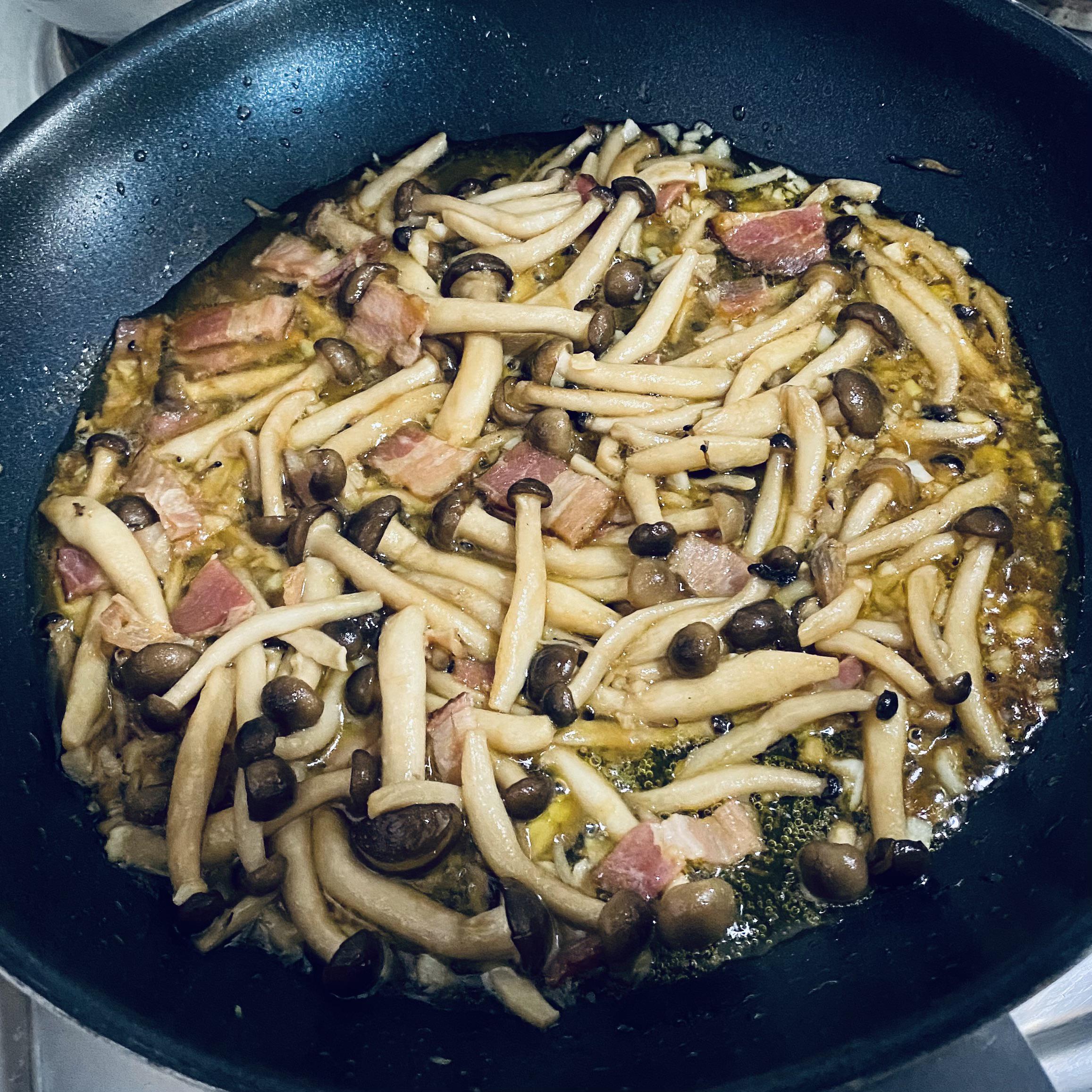 Butter garlic soy sauce shimeji stir fry | Scrolller