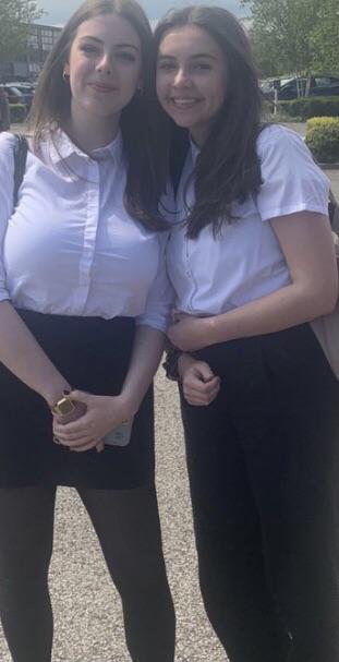 buttons holding on for dear life… | Scrolller