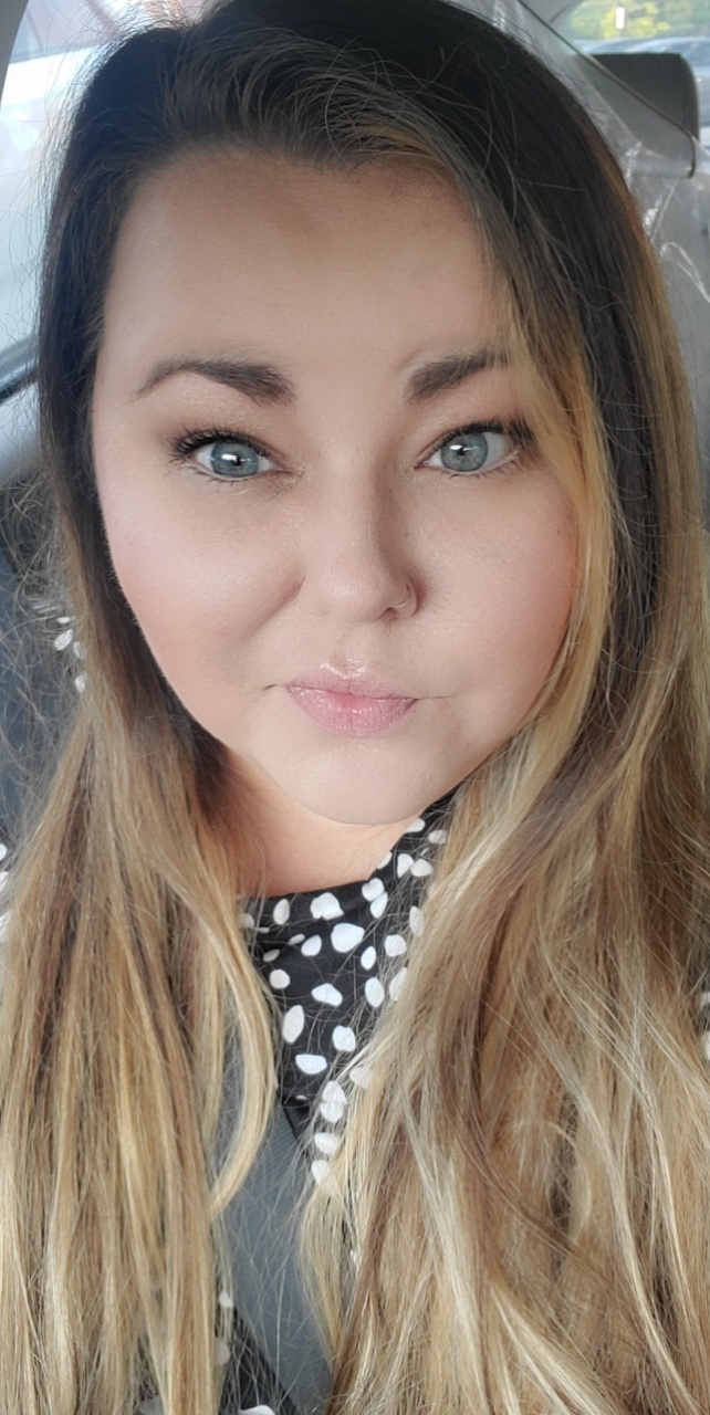 Cake day selfie! | Scrolller