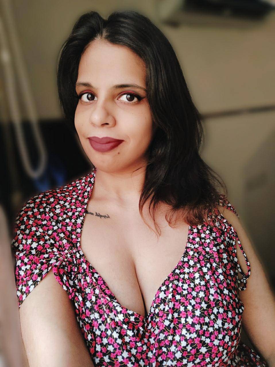 Cake day selfie, comment for a slice 🍰 (over 18+) | Scrolller