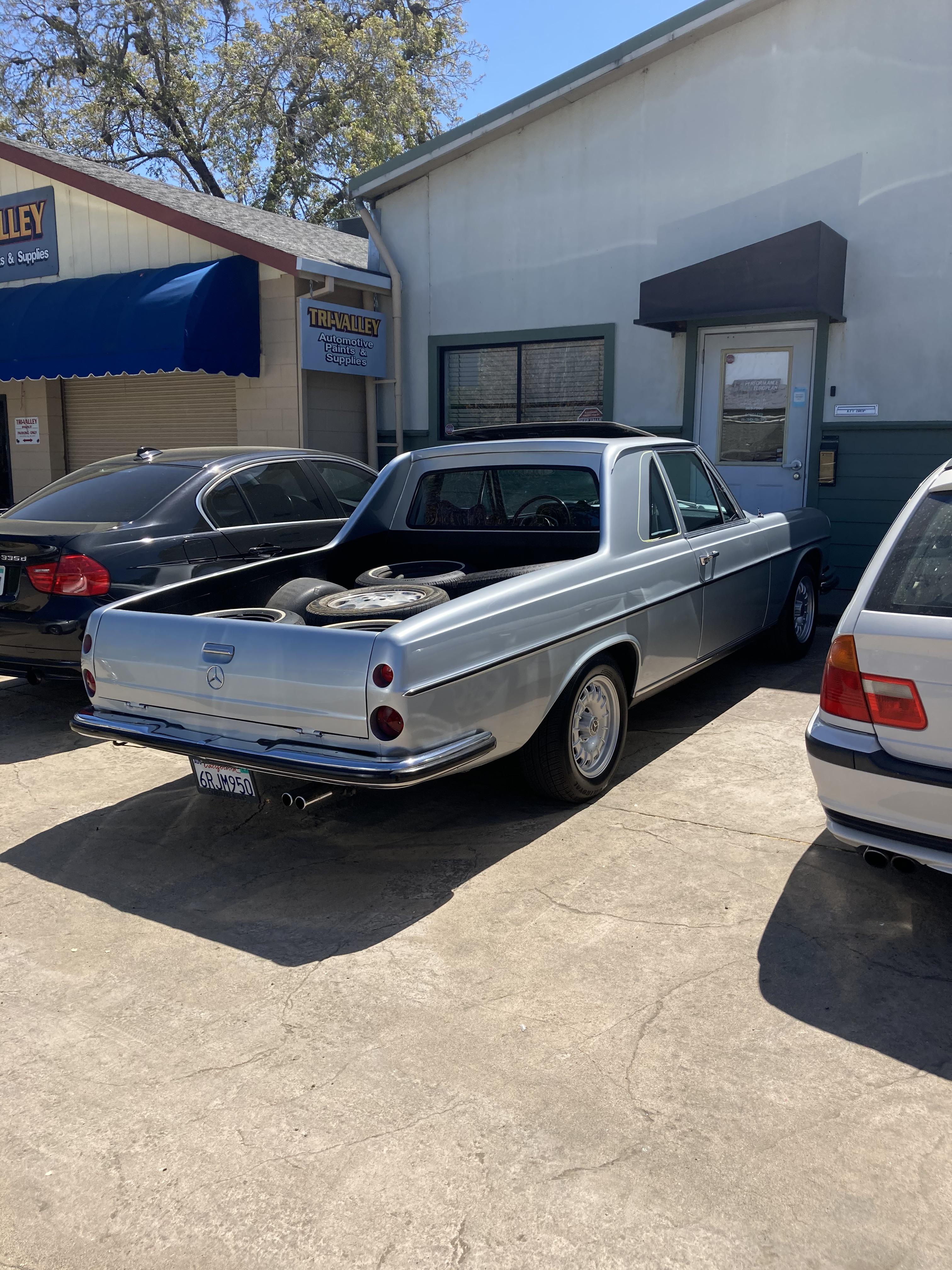 Mercedes Ute | Scrolller