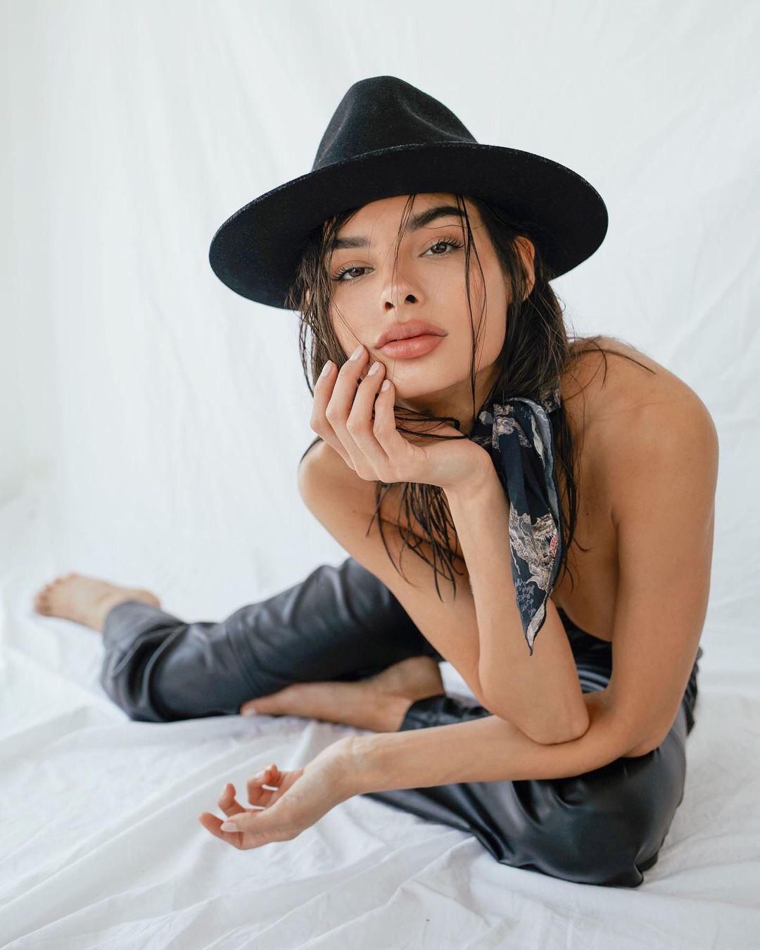 Cami Romero | Scrolller