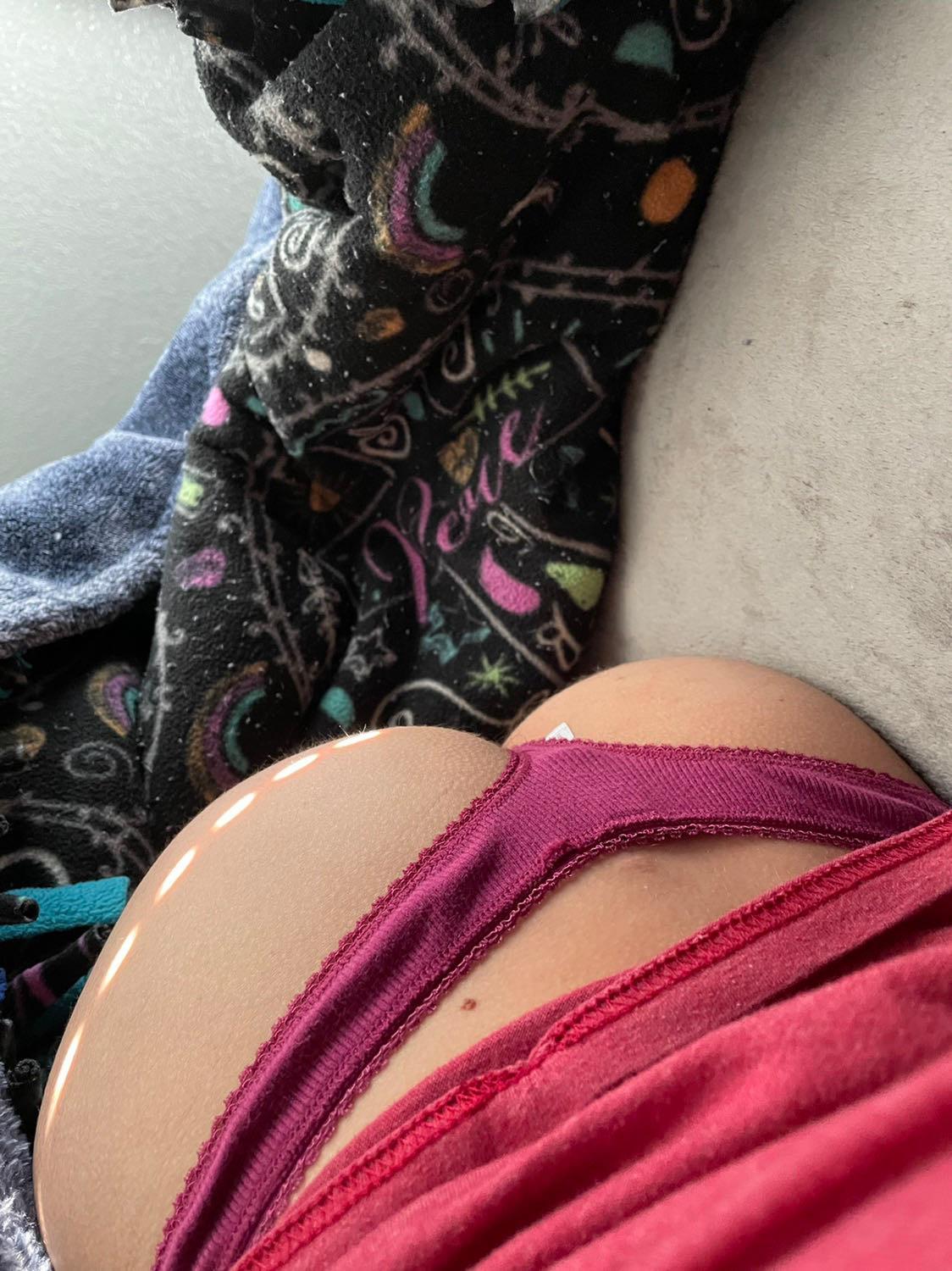 can anyone from vegas hook me up with a dildo?? | Scrolller