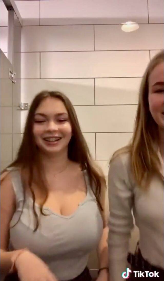 Can anyone ID her? | Scrolller