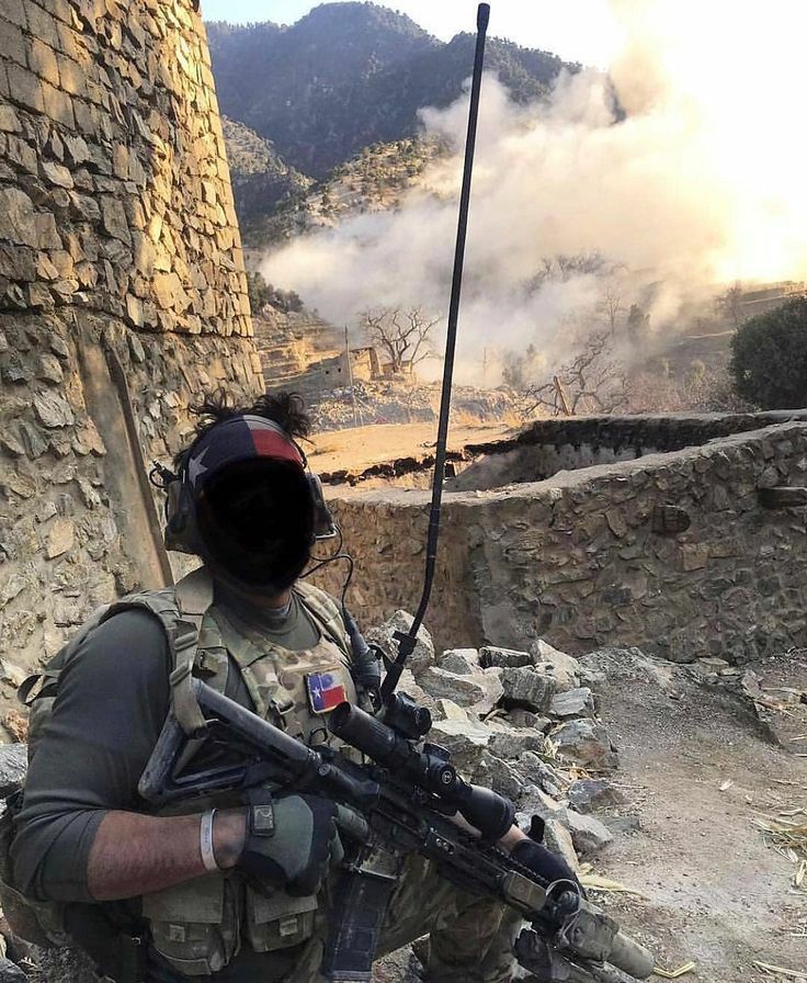 Can anyone identify the rifle components? | Scrolller