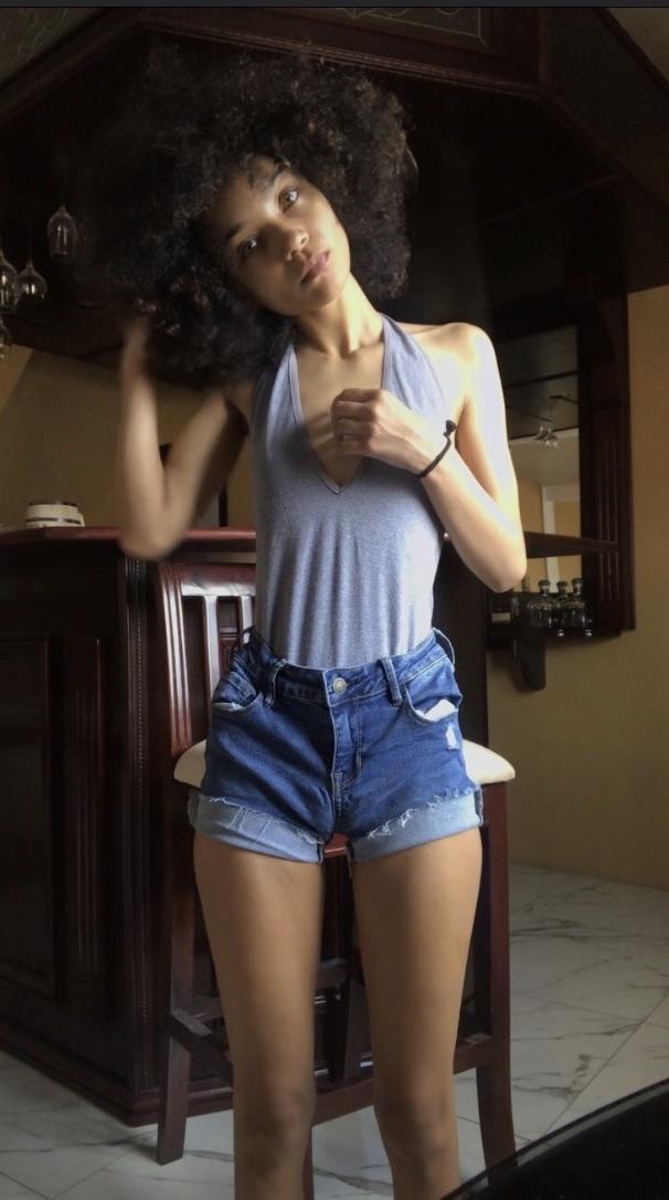 Can I be the queen of cameltoes? (19f) | Scrolller