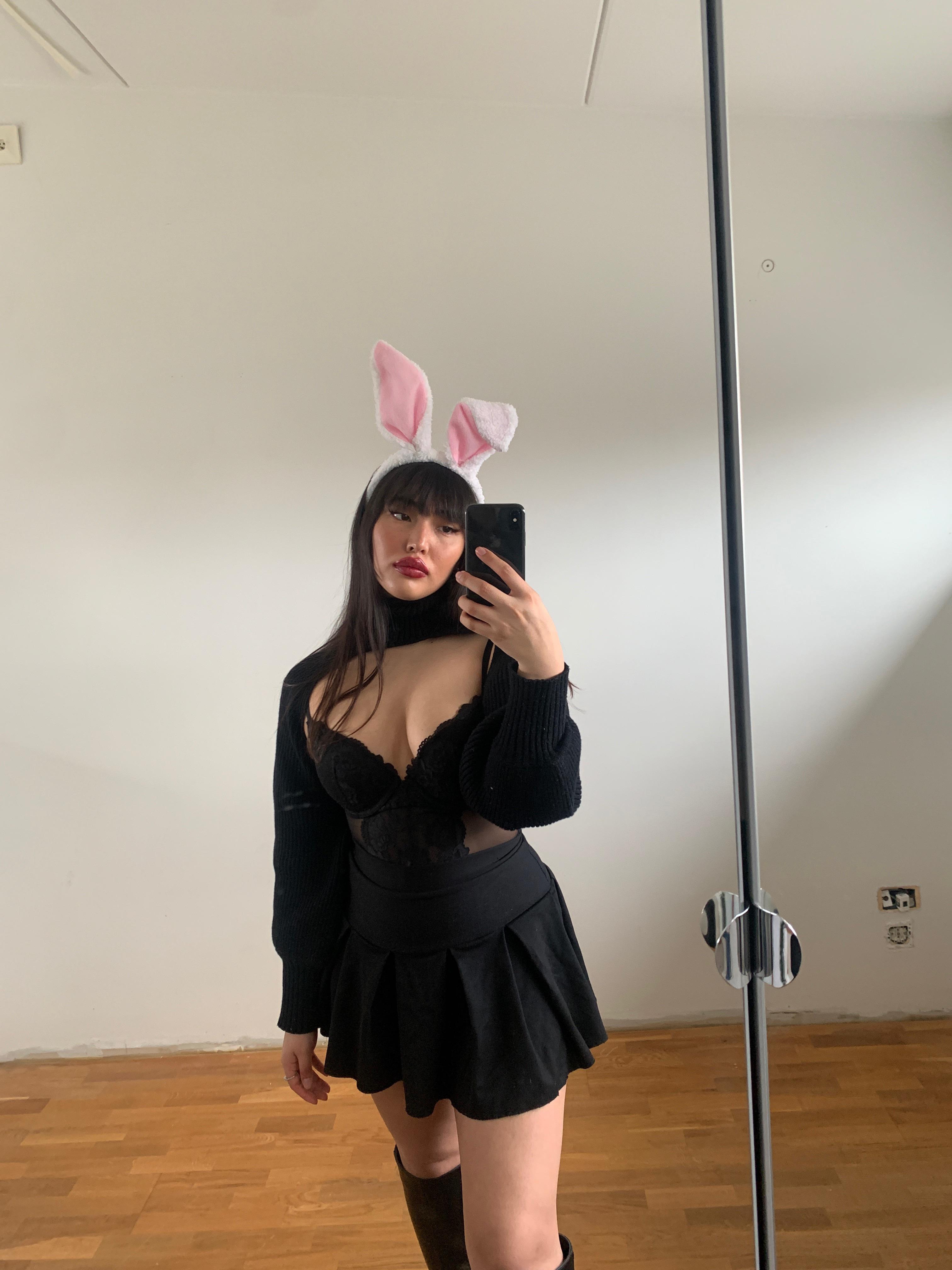 Can I be your rope bunny? | Scrolller