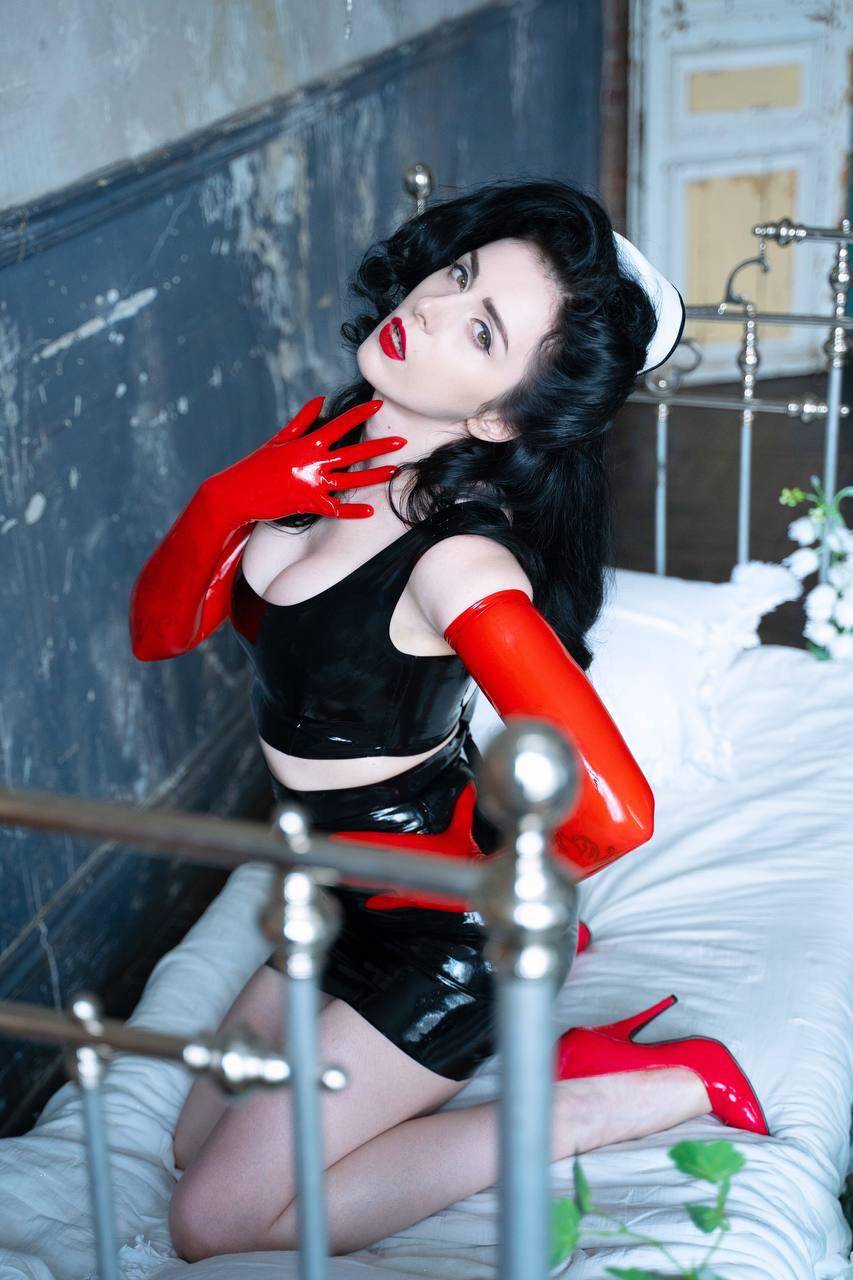 Sexy first aid ⛑ | Scrolller