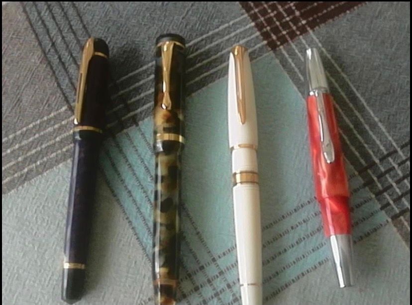 Can someone help identify these pens? | Scrolller