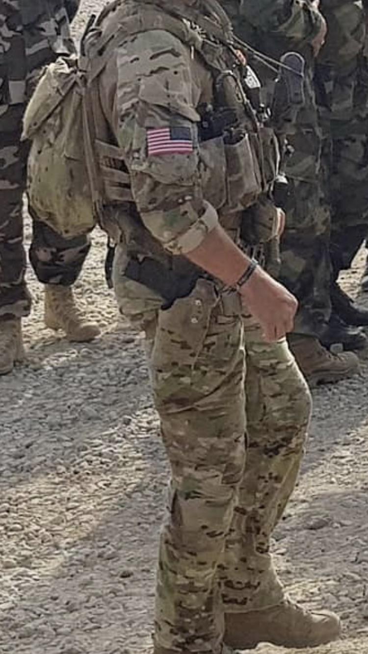 Can someone identify his shirt? | Scrolller