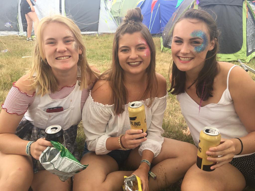 Can Someone Please Cum Tribute My Sister Shes The One In The Middle