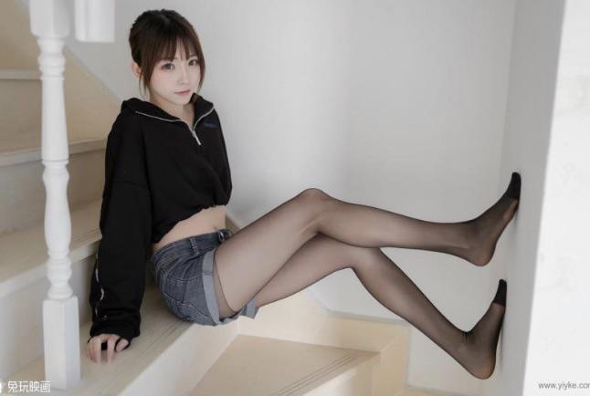 Can someone tell me her name? | Scrolller