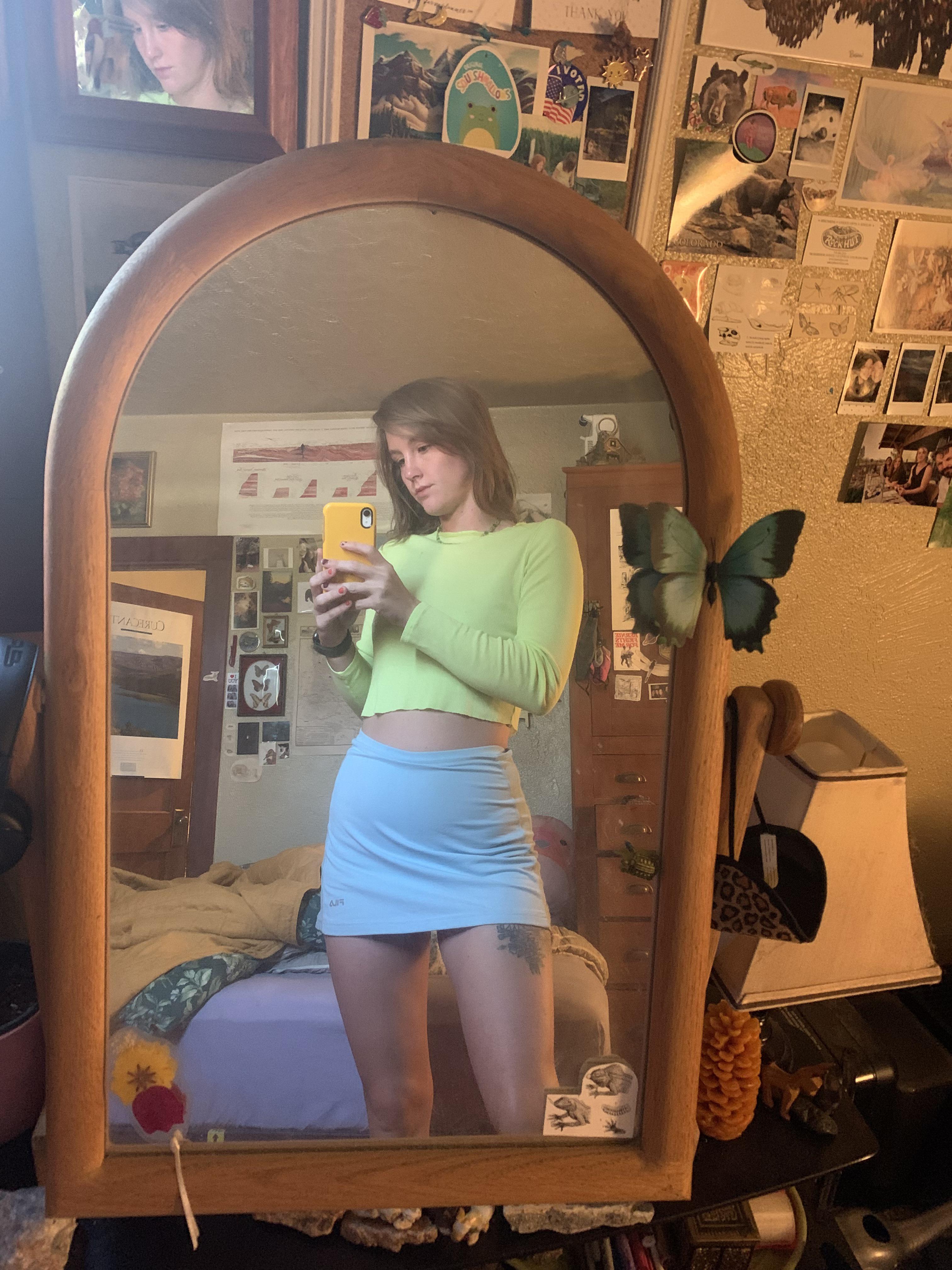 Can you guess how tall I am? [F] | Scrolller