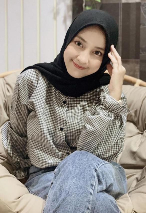 can you guess my friends mom age? | Scrolller