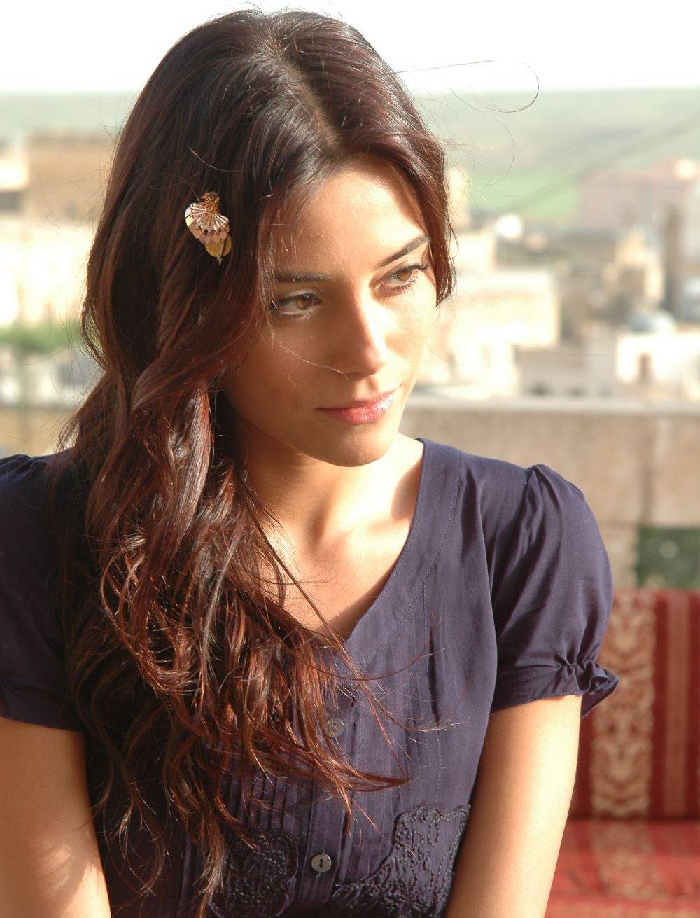 Cansu Dere | Scrolller