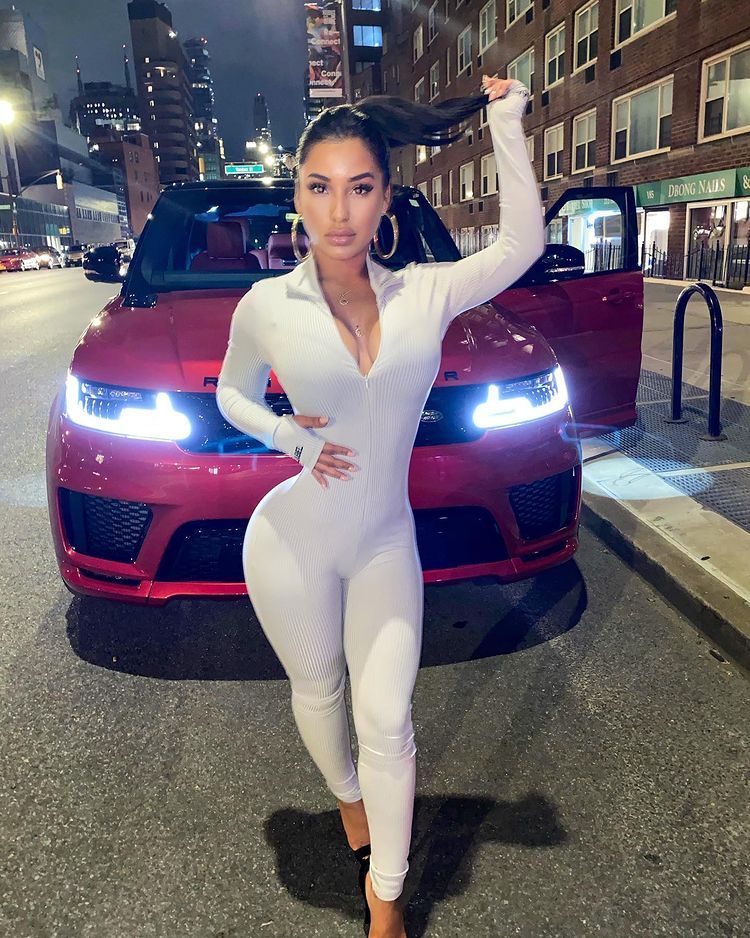 Carolinamquinones | Scrolller