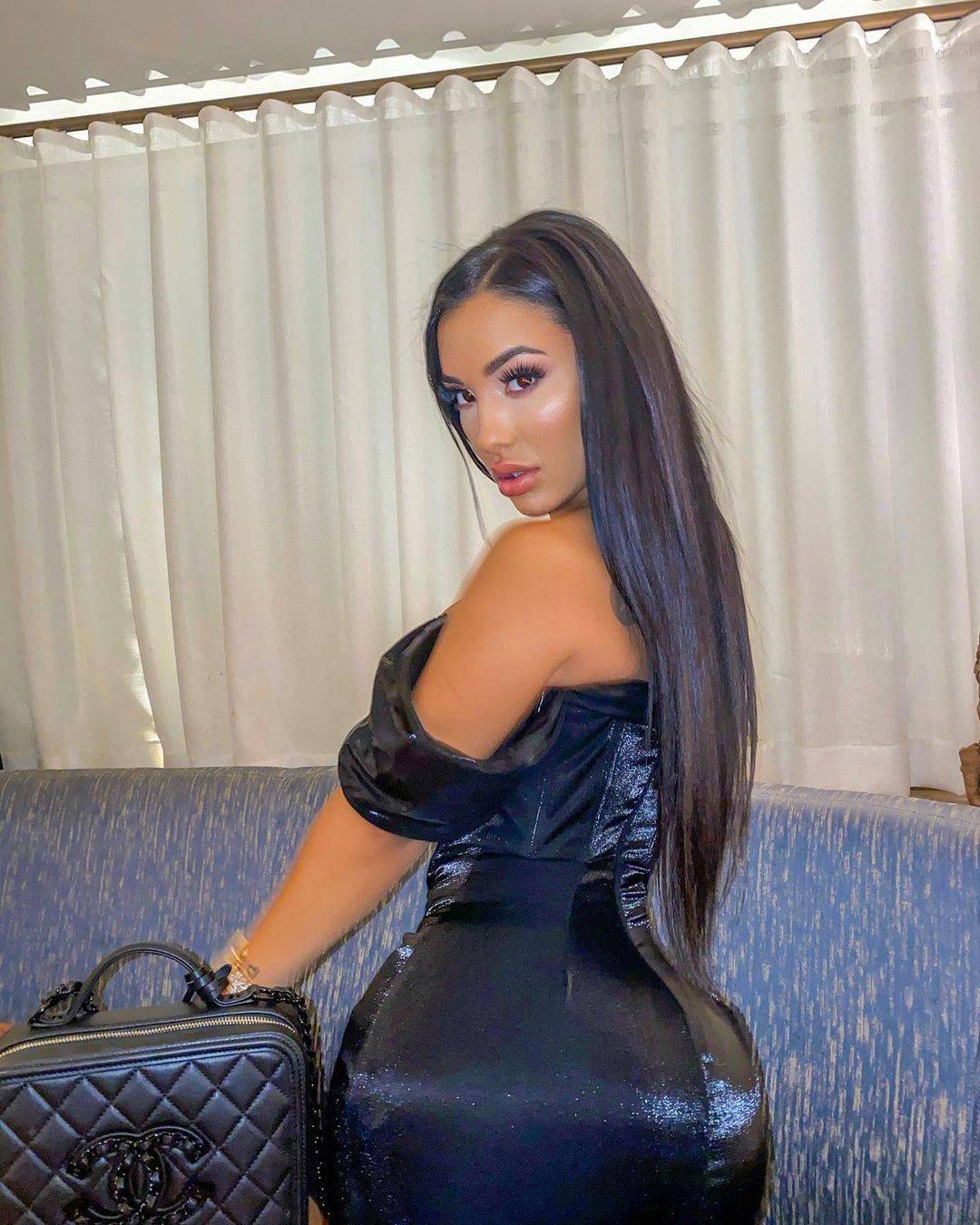 Carolinamquinones | Scrolller