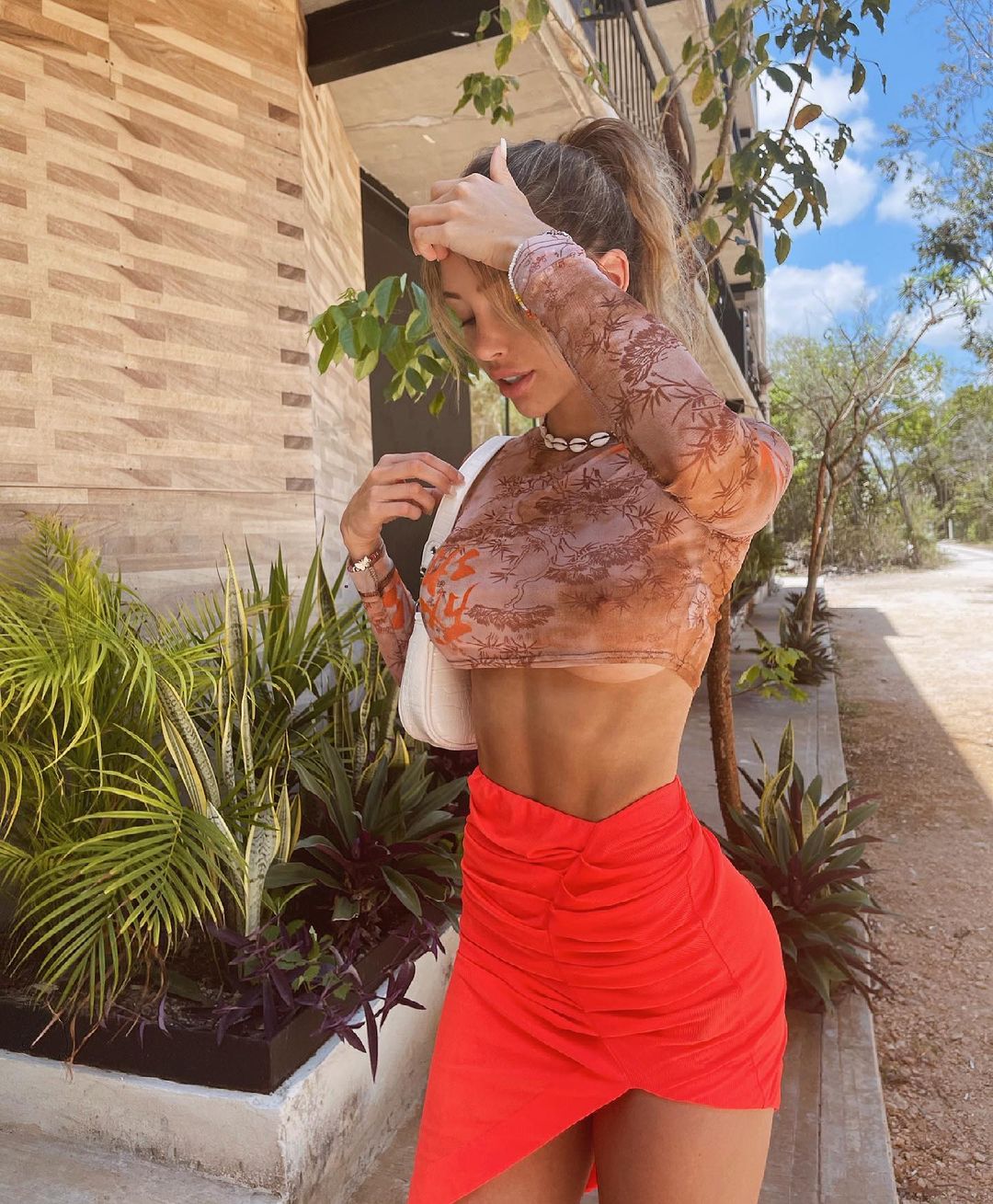 Caroline Einhoff | Scrolller