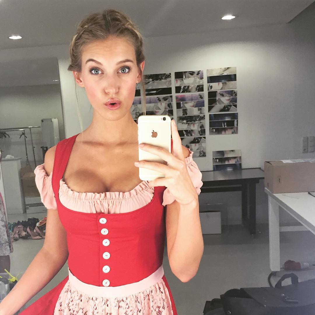 Caroline Lowe | Scrolller