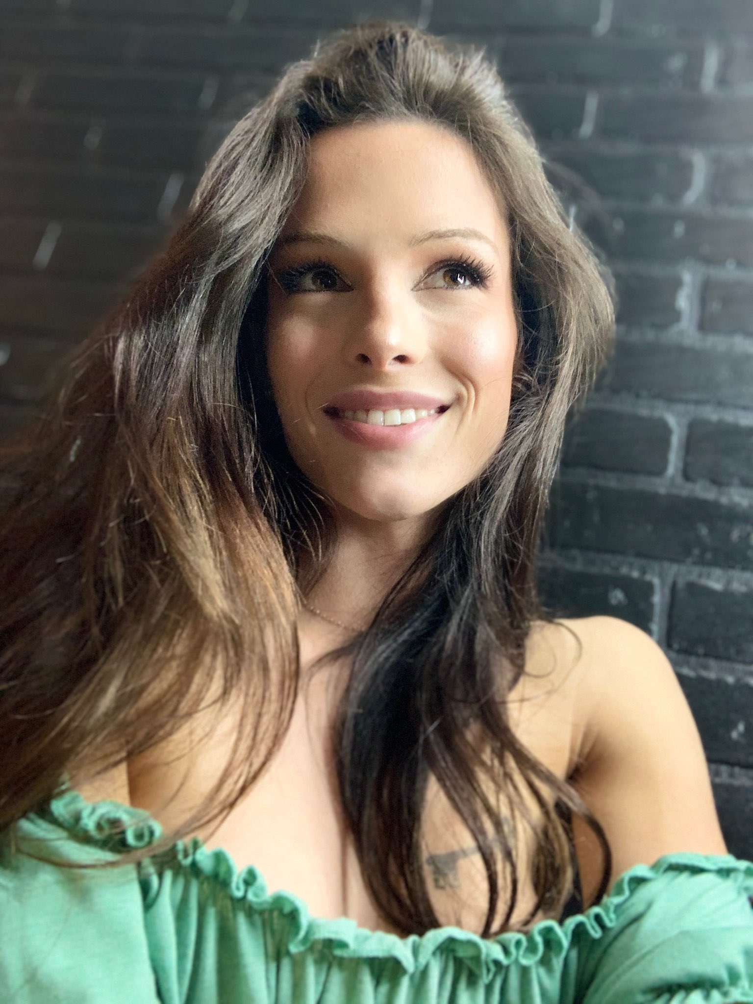 Carrie Emberlyn | Scrolller