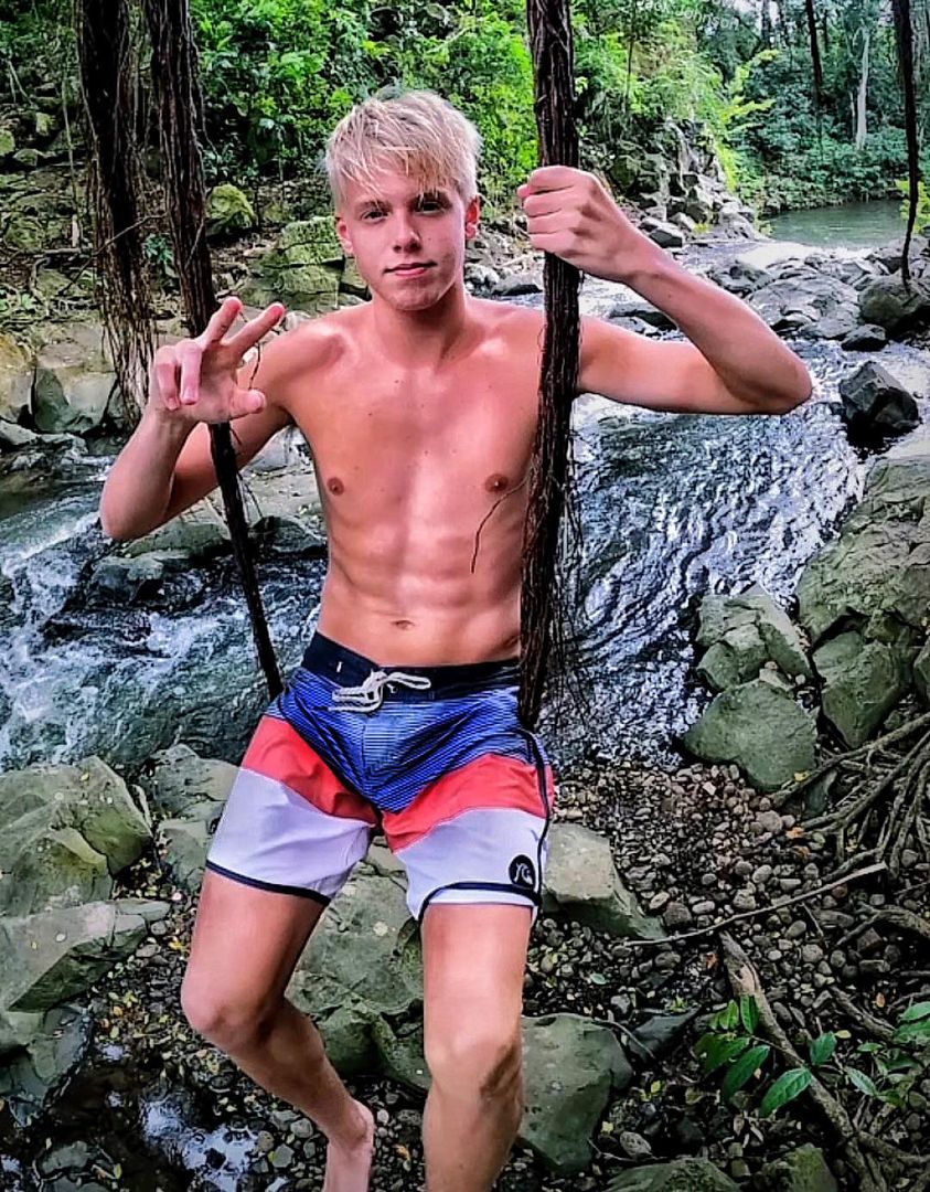 Carson Lueders's Bulge 👀🍆 | Scrolller